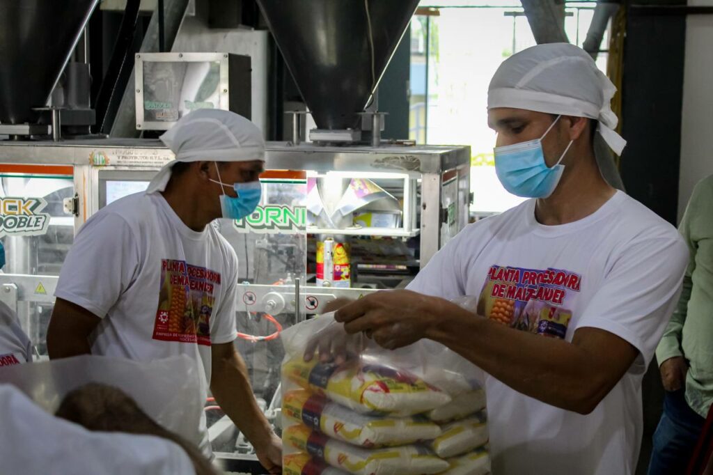 The extraordinary income of the nation is destined to the Communal ...