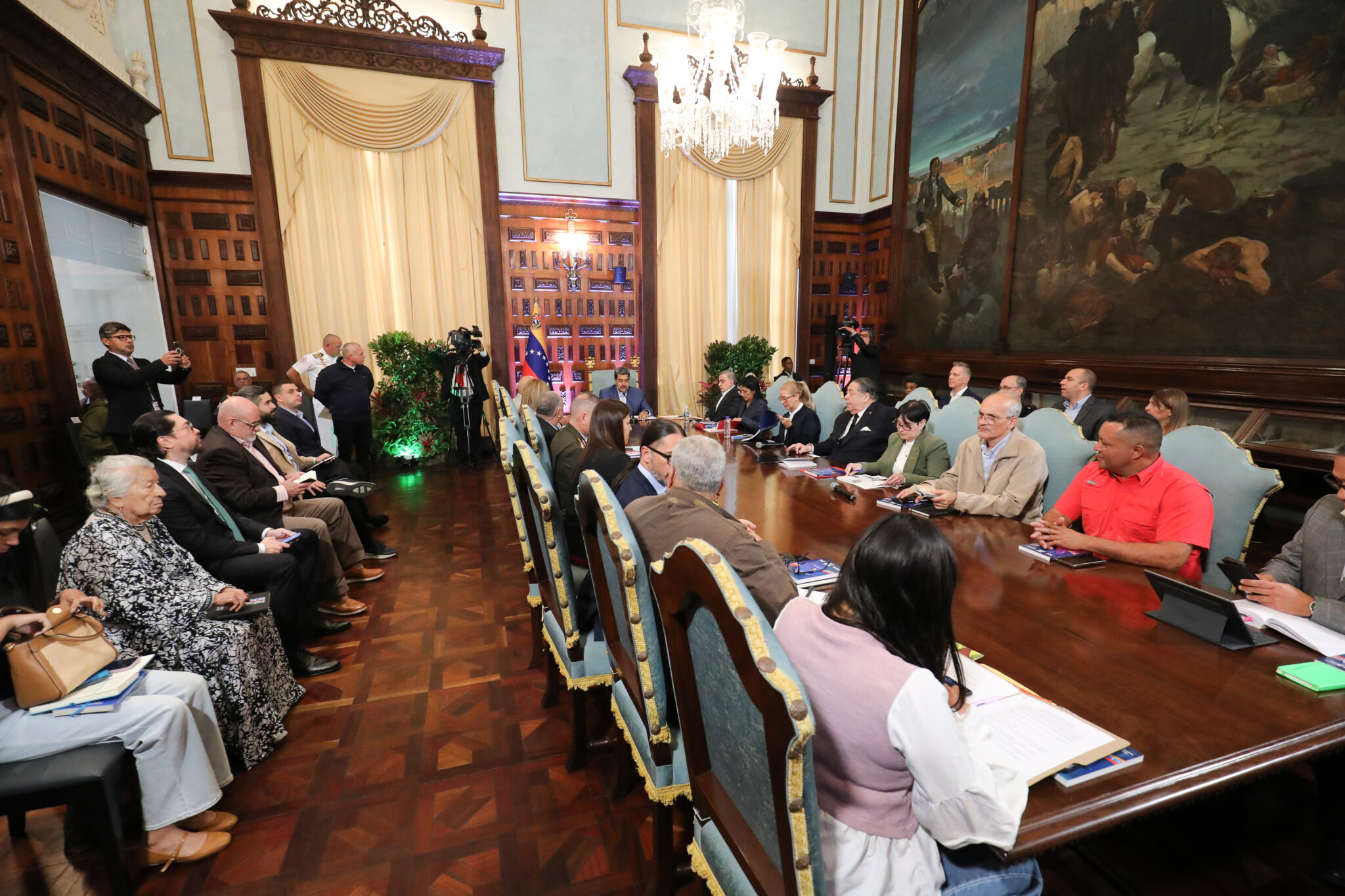Presidente Maduro hace énfasis en el Poder Popular y Comunal en ...